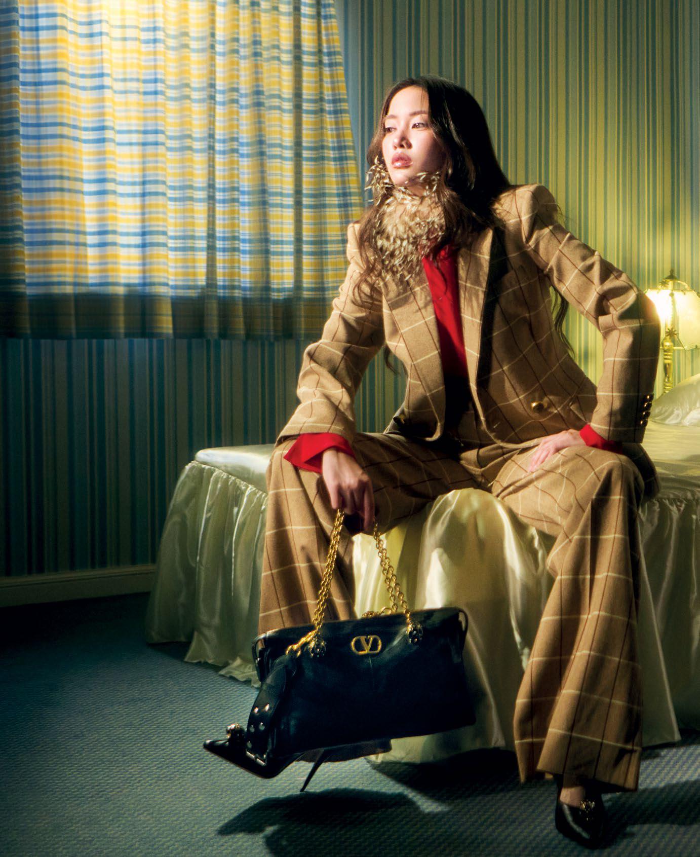 IN HER ELEMENT | Harper's BAZAAR Singapore - fashion - Read this story on Magzter.com
