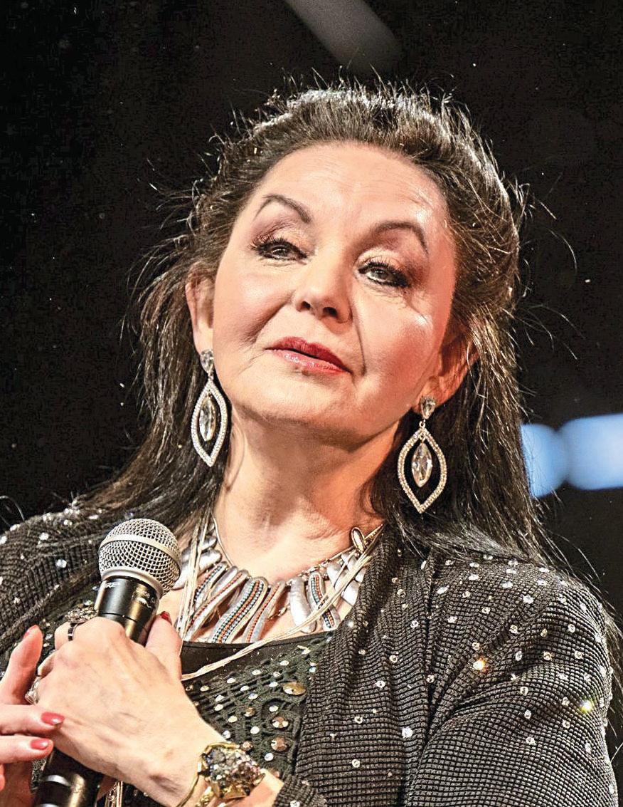 CRYSTAL GAYLE ON INJURY: 'WHY ME?' | Globe US - celebrity - Read this ...