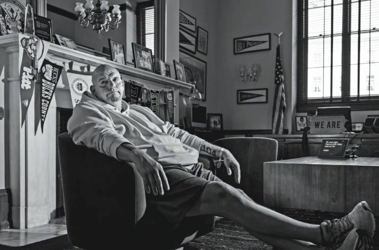 All By Himself | New York magazine - lifestyle - Magzter.comでこの記事を読む