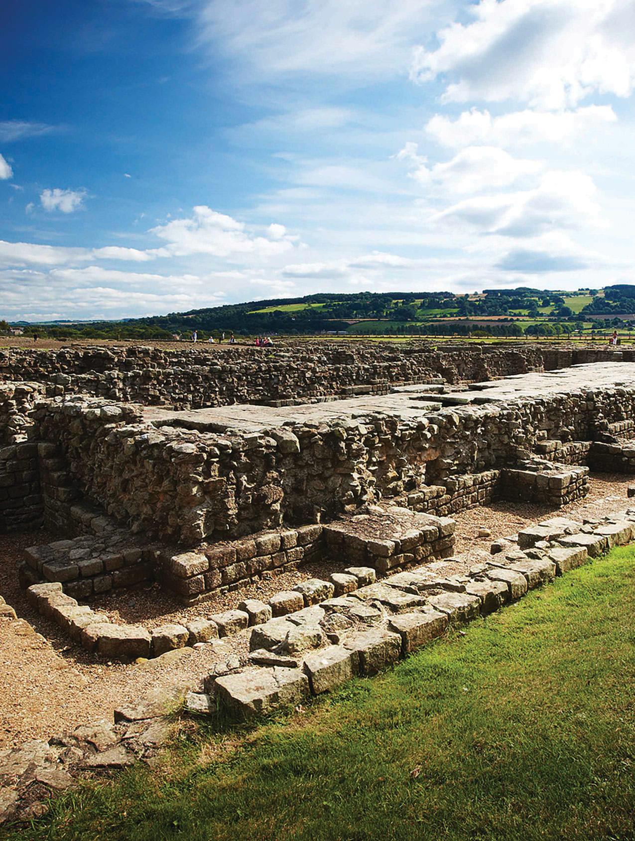 RARE ROMAN KNIFE HANDLE DISCOVERED AT HADRIAN’S WALL | BBC Countryfile ...