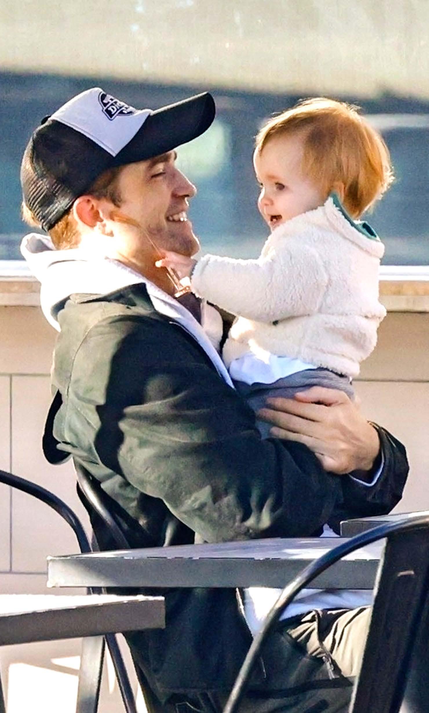 ROBERT PATTINSON & SUKI WATERHOUSE IT'S BABY LOVE | WHO - celebrity - Read this story on Magzter.com