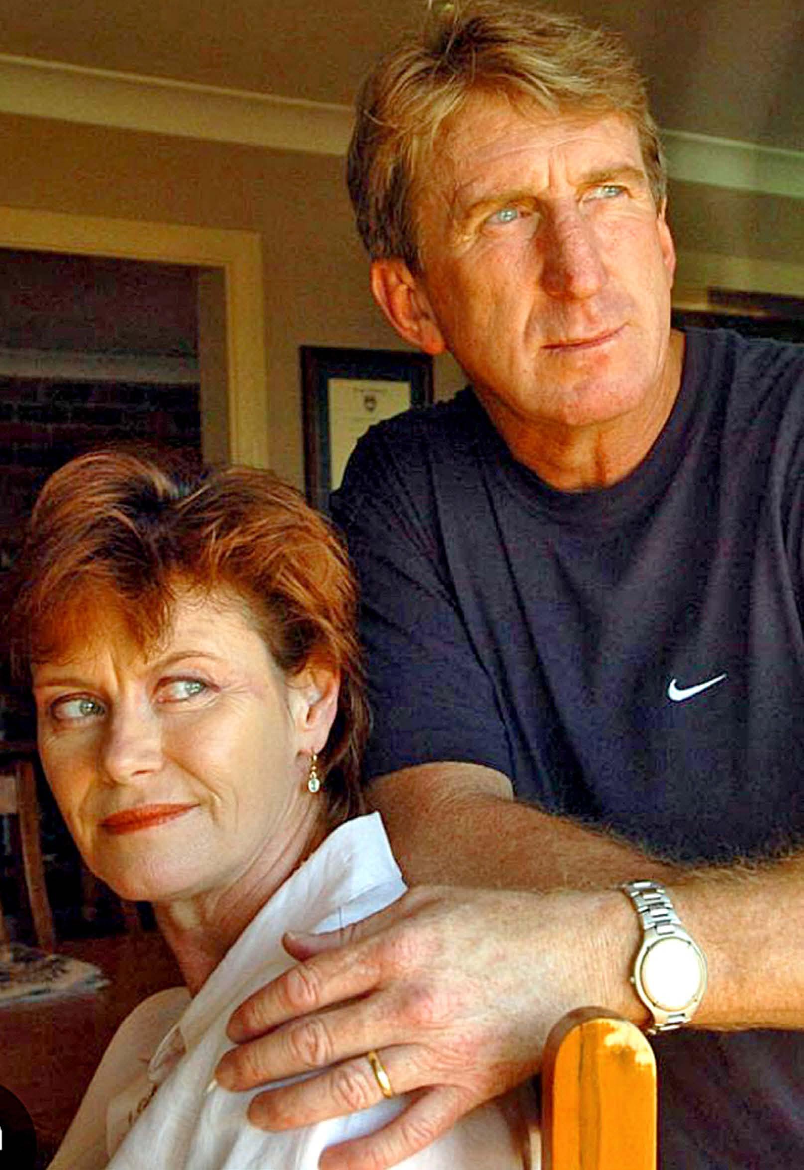 Karen & Steve Mortimer SHINING A LIGHT | WHO - celebrity - Read this ...