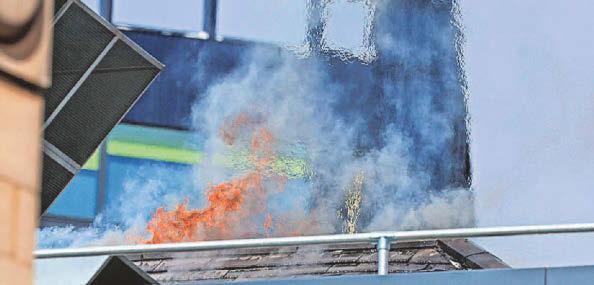 Fire crews battle blaze on roof of student flat block | Bristol Post ...