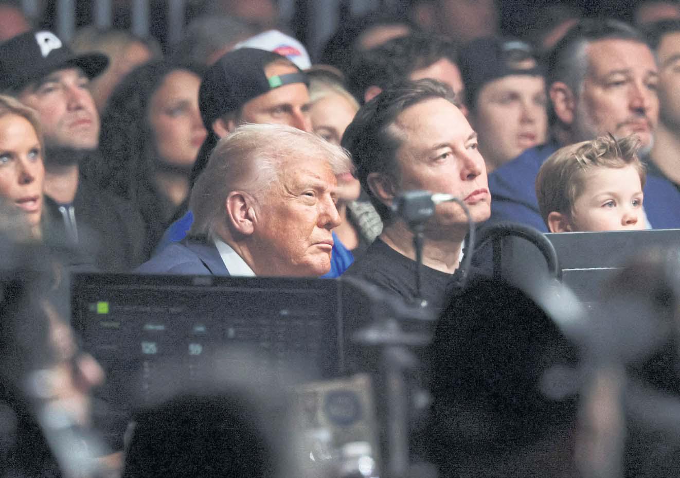 Trump, cabinet attend UFC fight in Miami | Bangkok Post - Newspaper ...
