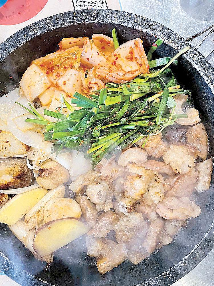 Food Tripping in the US - Read this story on Magzter.com
