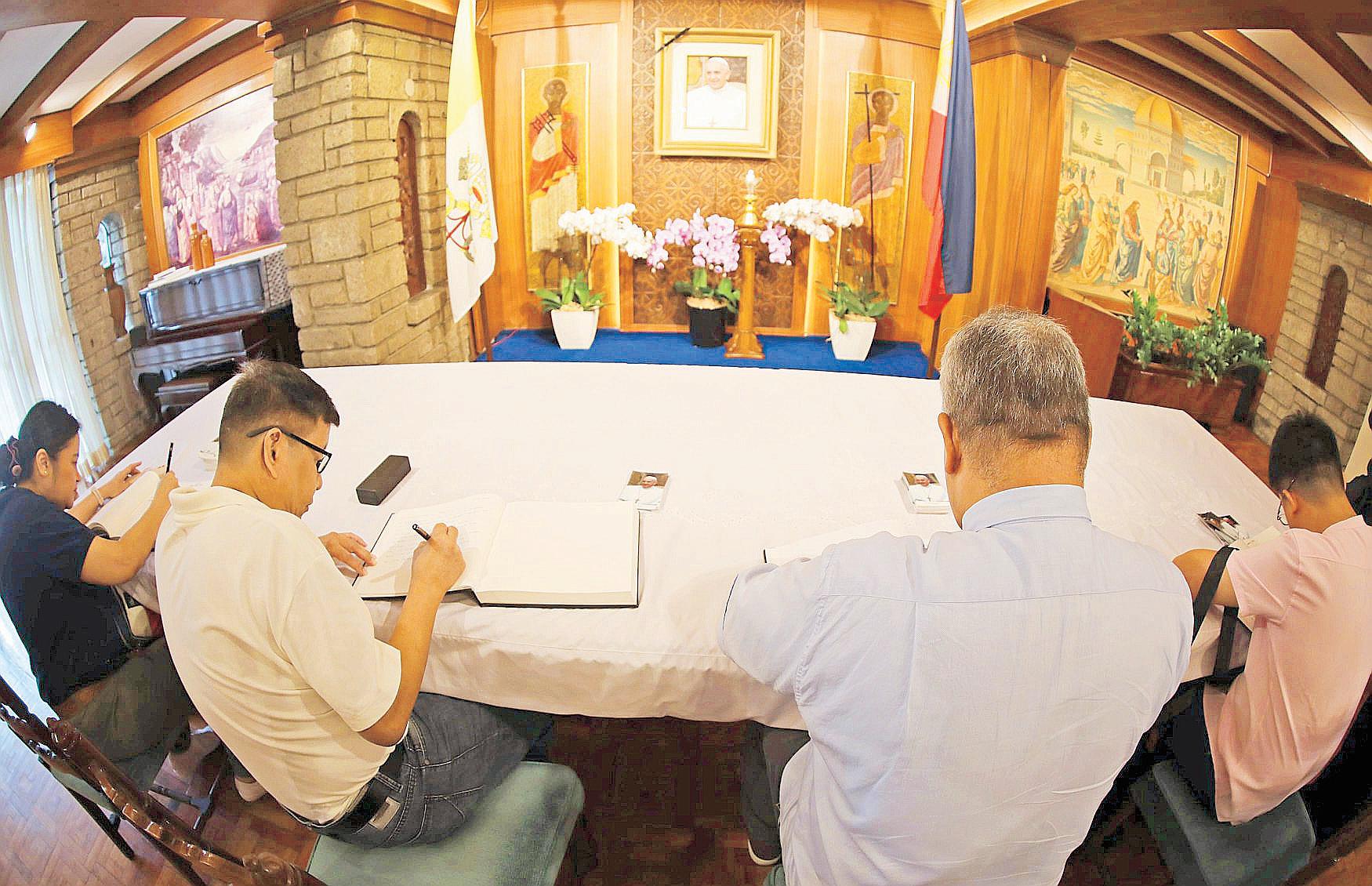 Cardinal Tagle to help lead conclave preparations | The Philippine Star ...