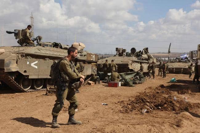 Israeli armour amasses as Gaza on 'verge of collapse'