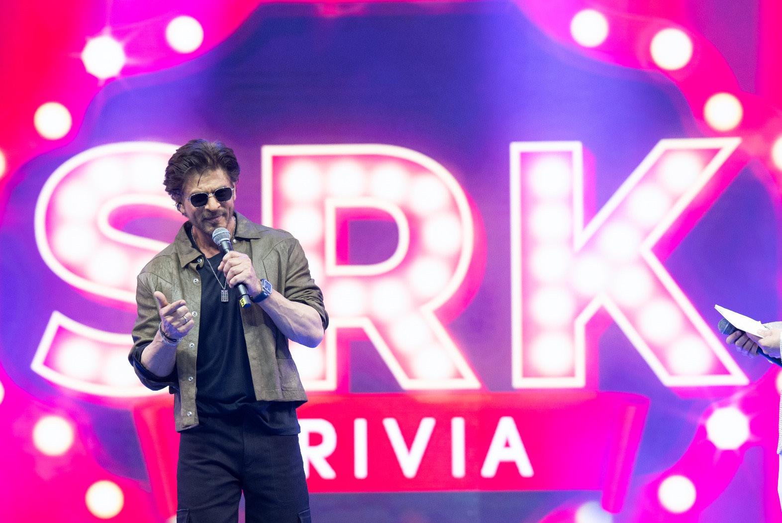 SRK enthrals fans at Global Village - Read this story on Magzter.com