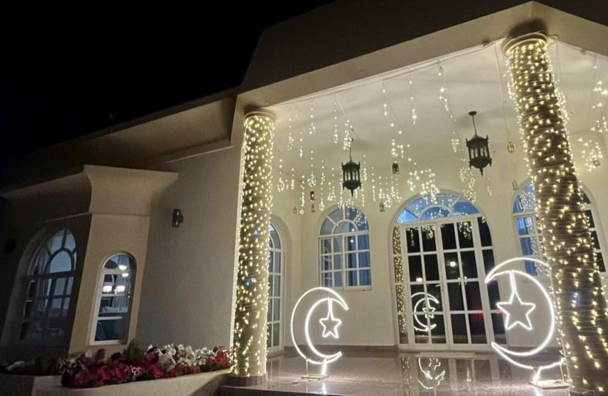 Emirati homes exude Ramadan vibes with iconic crescent lights | Khaleej ...