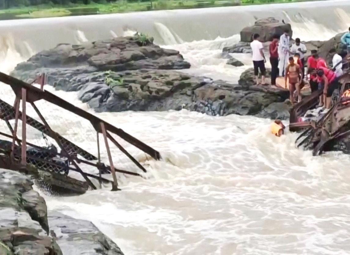 Two killed after bridge collapse in India | Khaleej Times - Newspaper - Read this story on ...