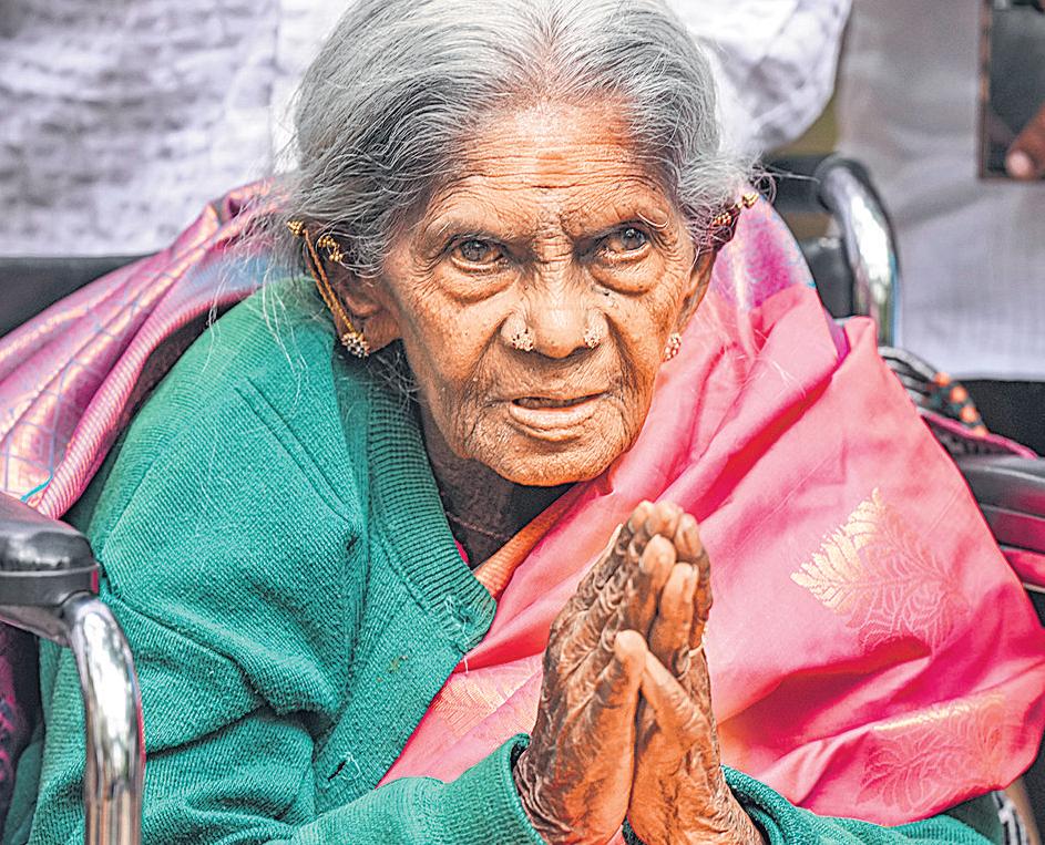 { SAALUMARADA THIMMAKKA } 1911- 2025 Karnataka’s green activist passes ...