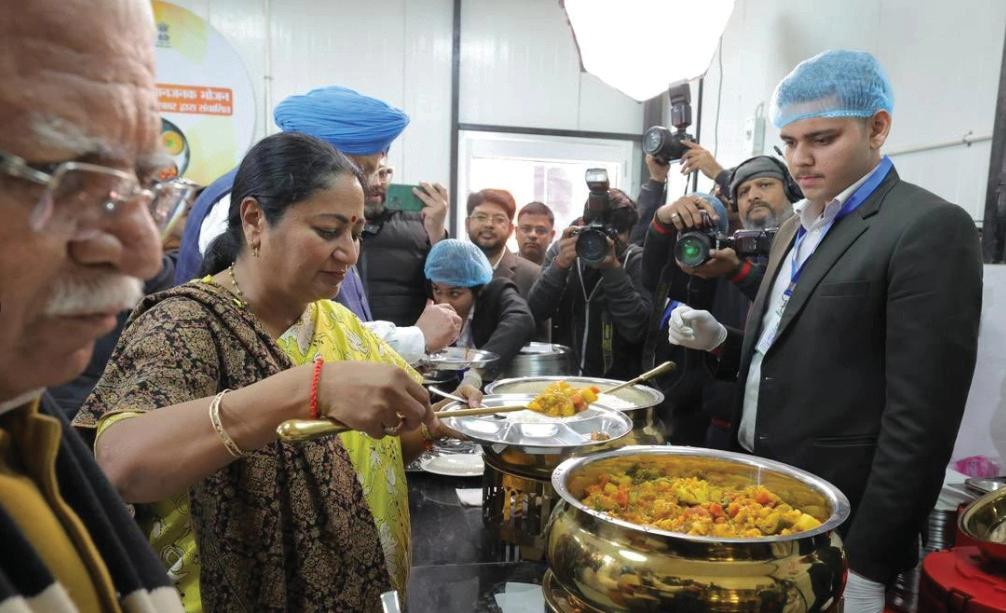 '33,000 turned up for Rs 5 meal at Atal Canteen in Delhi since ...