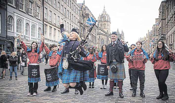 Tartan parade to celebrate 900 years of Scottish culture | Edinburgh ...