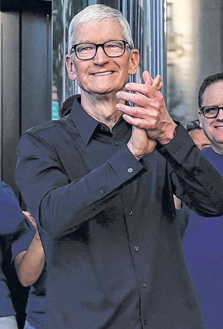 How Tim Cook Evaded Disaster at Apple | The Wall Street Journal ...