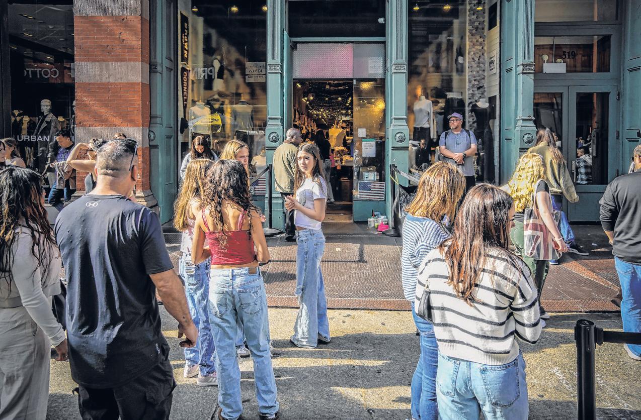 ‘One Size Fits Most’ Store Shuts Changing Rooms | The Wall Street ...